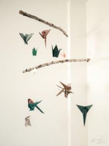DIY – Fabriquer un mobile origami pour la chambre de bébé