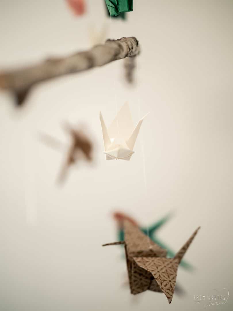 DIY – Fabriquer un mobile origami pour la chambre de bébé